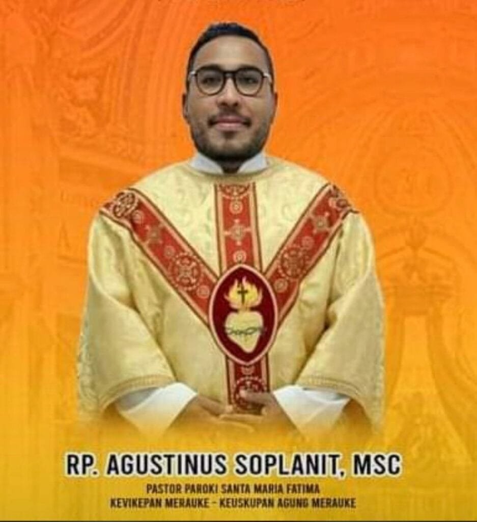 Pastor Agustinus Soplanit, Konduktor dan Maestro Lagu Liturgi Gereja ...