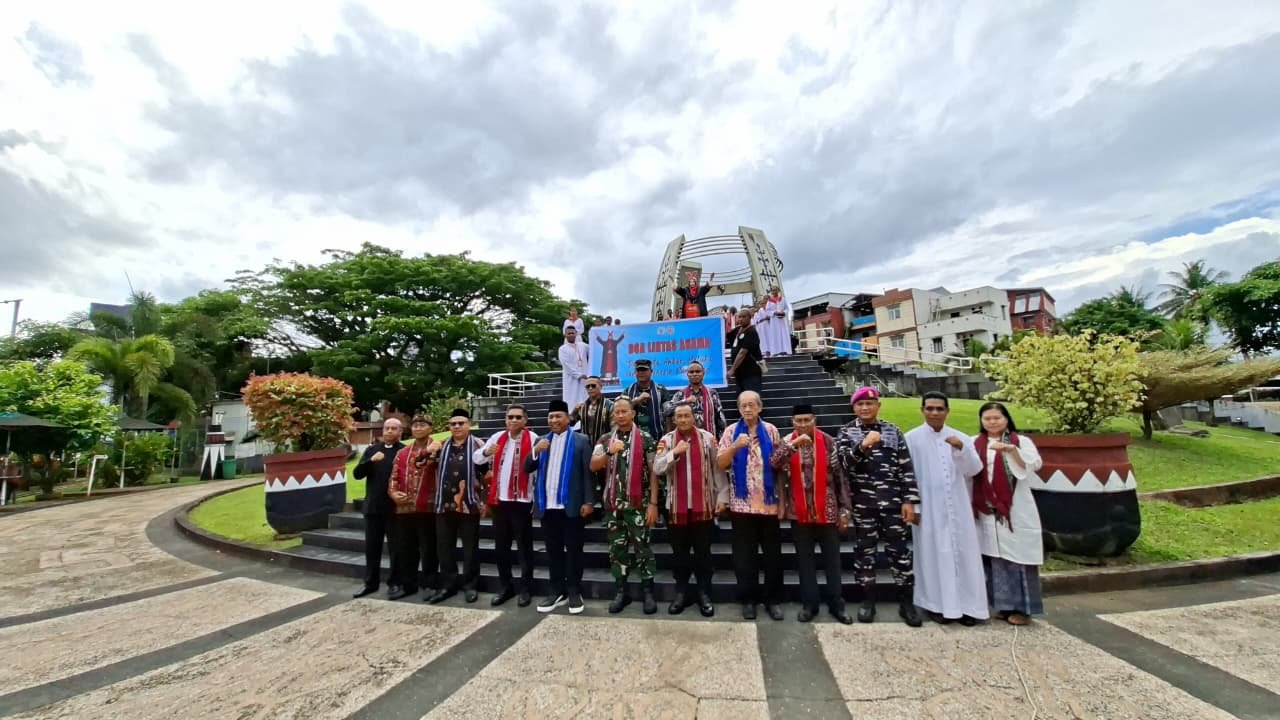 Mgr Ngutra : Perarakan Kristus Raja - Iman Diteguhkan, Persaudaraan ...