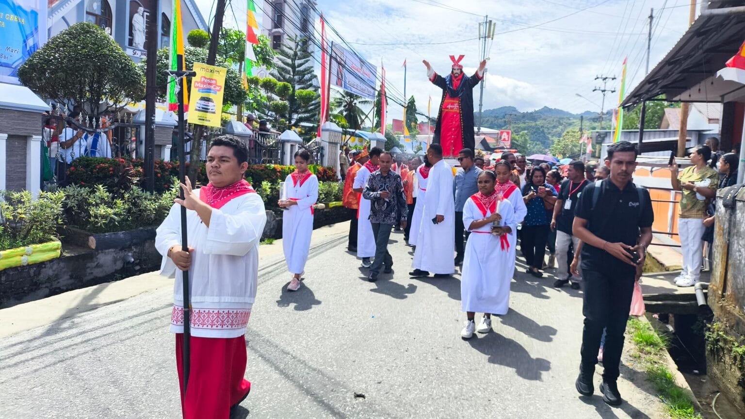 Mgr Ngutra : Perarakan Kristus Raja - Iman Diteguhkan, Persaudaraan ...